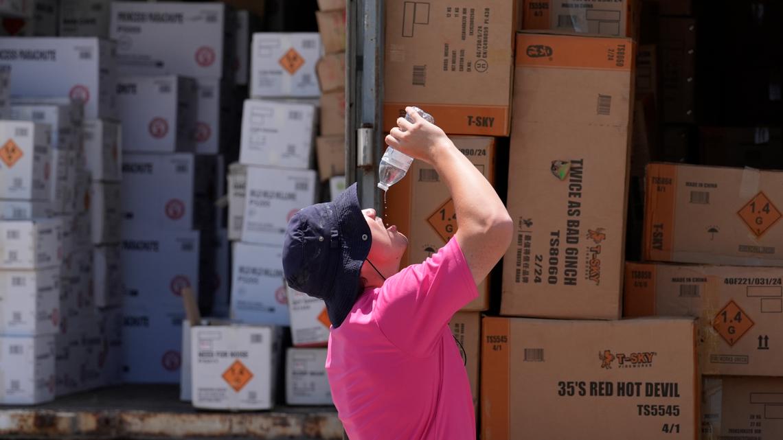 Oliver Widger sails the Pacific with his cat Phoenix | krem.com