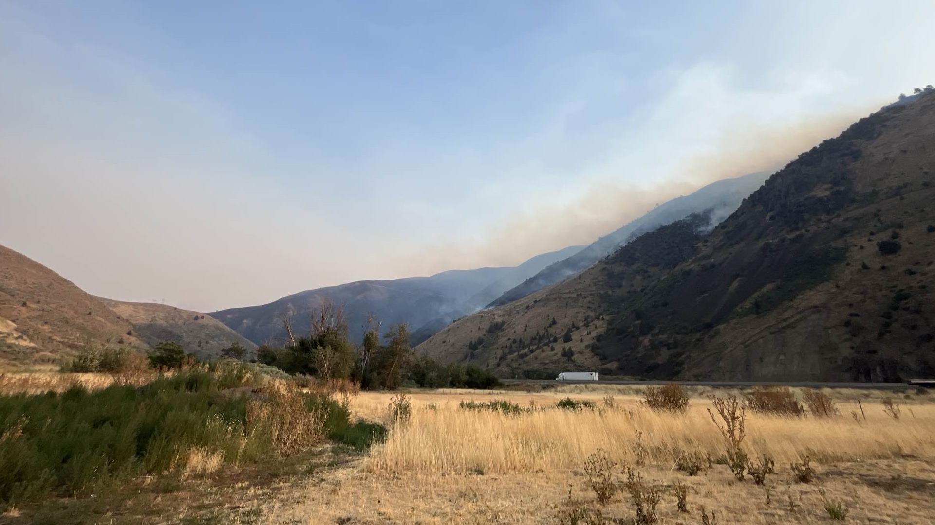 Firefighters work to contain the Durkee Fire, largest in US | krem.com