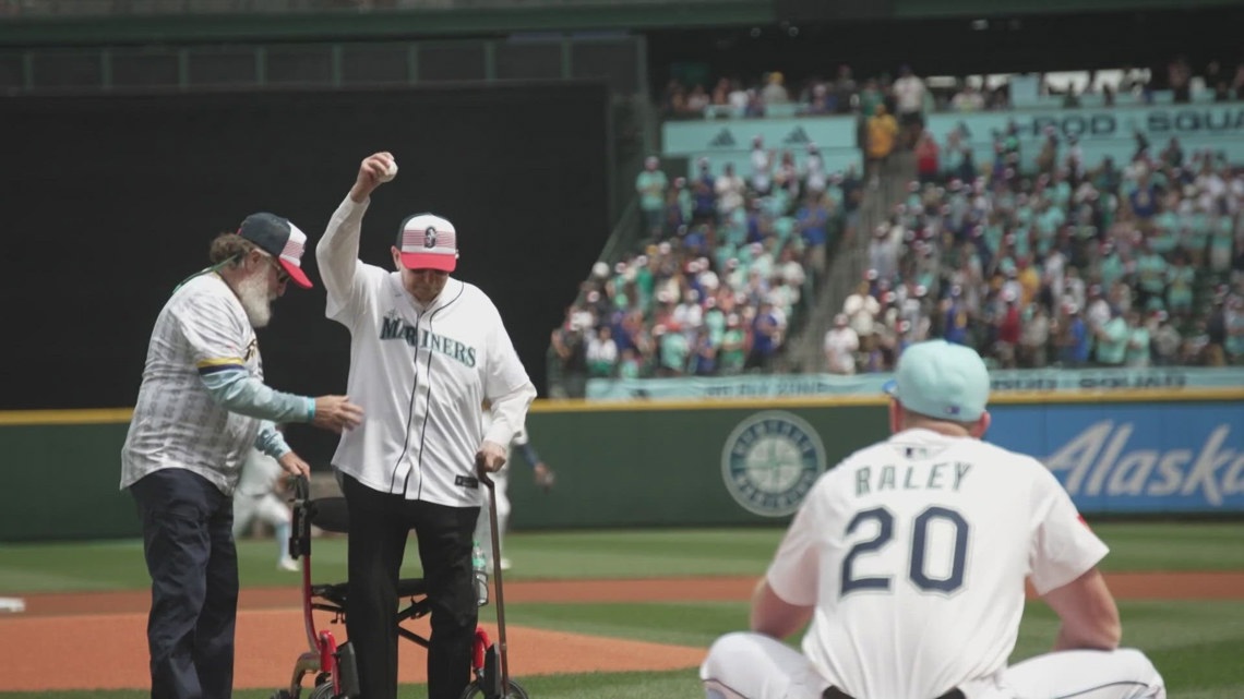 WWII veteran Harvey Drahos throws first pitch at Mariners game | krem.com