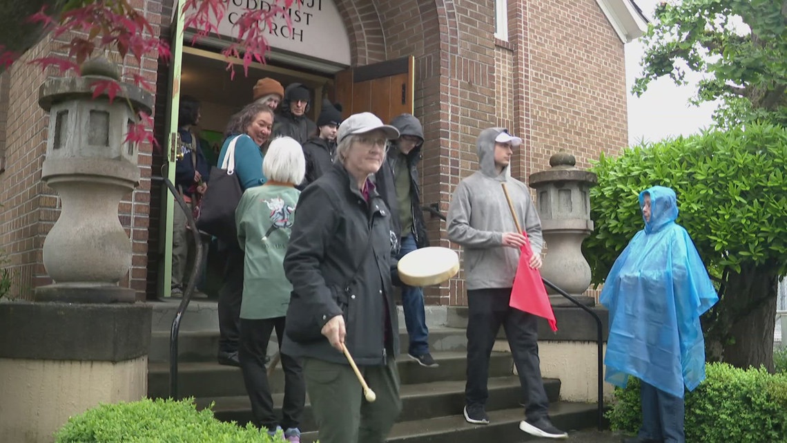 Remembrance walk honors 'painful' history of Japanese American ...