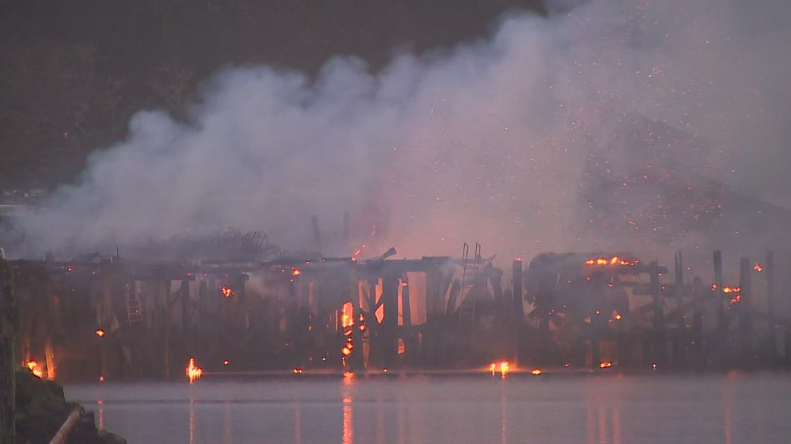 Ilwaco Landing burns in fire at Port of Ilwaco | krem.com