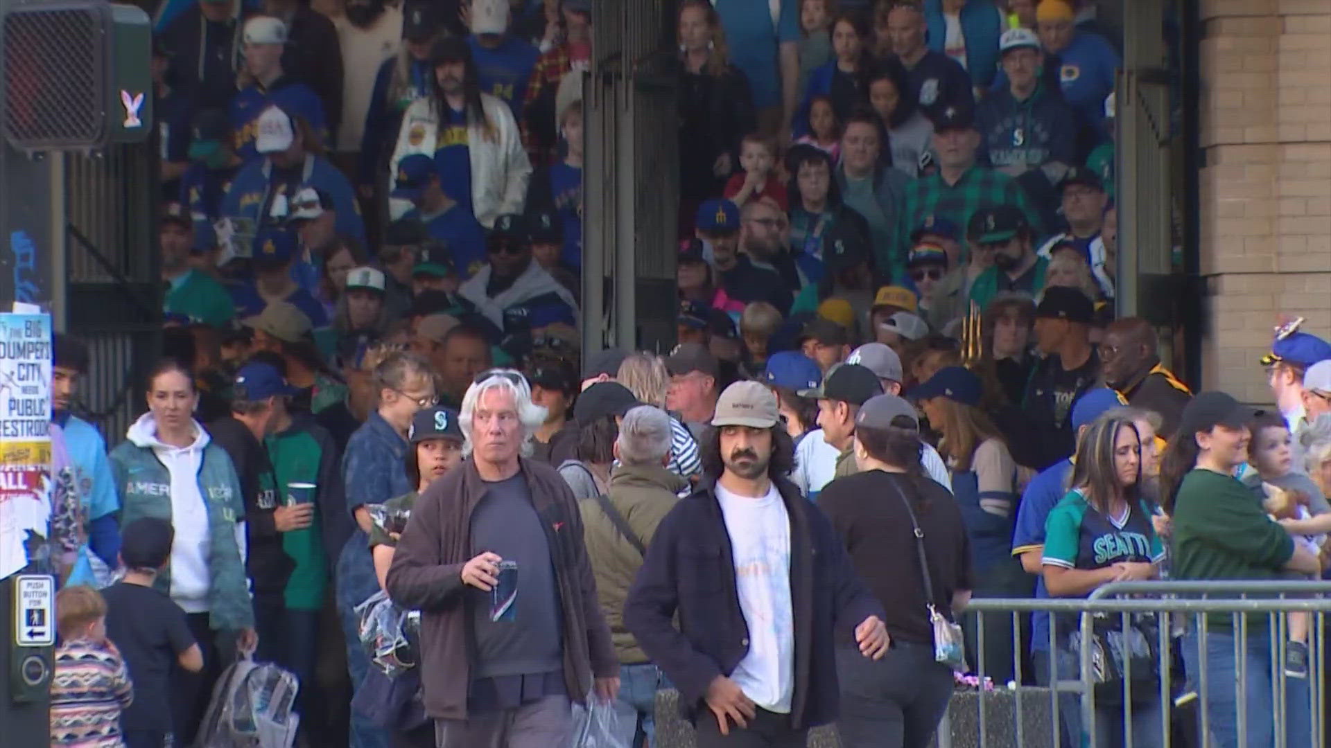 Seattle Mariners fans pay premium for ALDS parking | krem.com