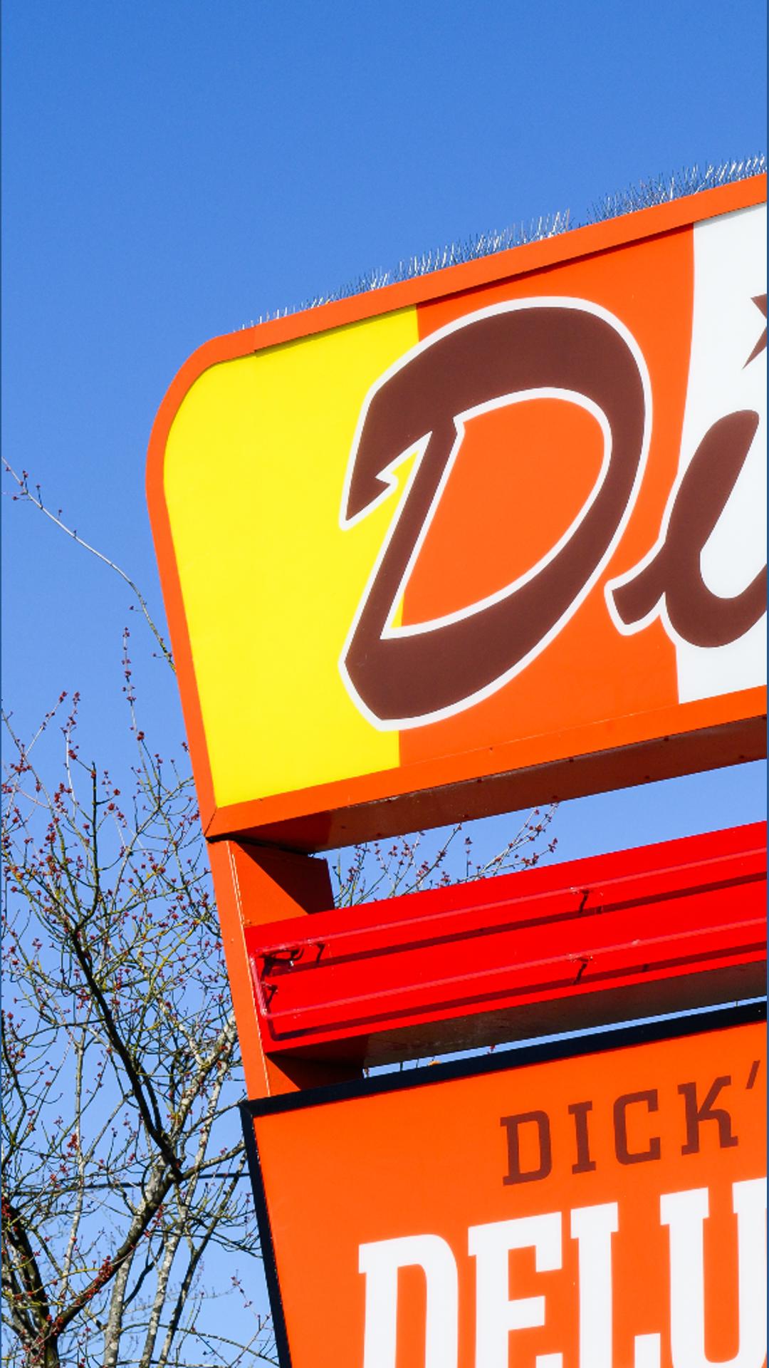 Washington burger chain faces class-action lawsuit alleging unpaid ...