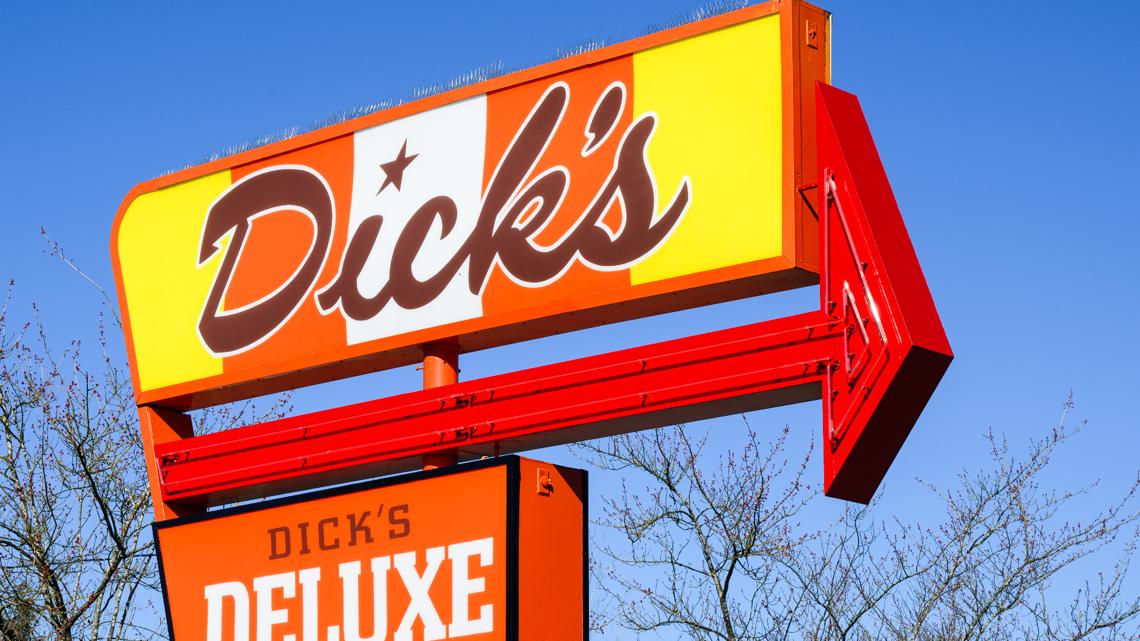 Washington burger chain faces class-action lawsuit alleging unpaid ...