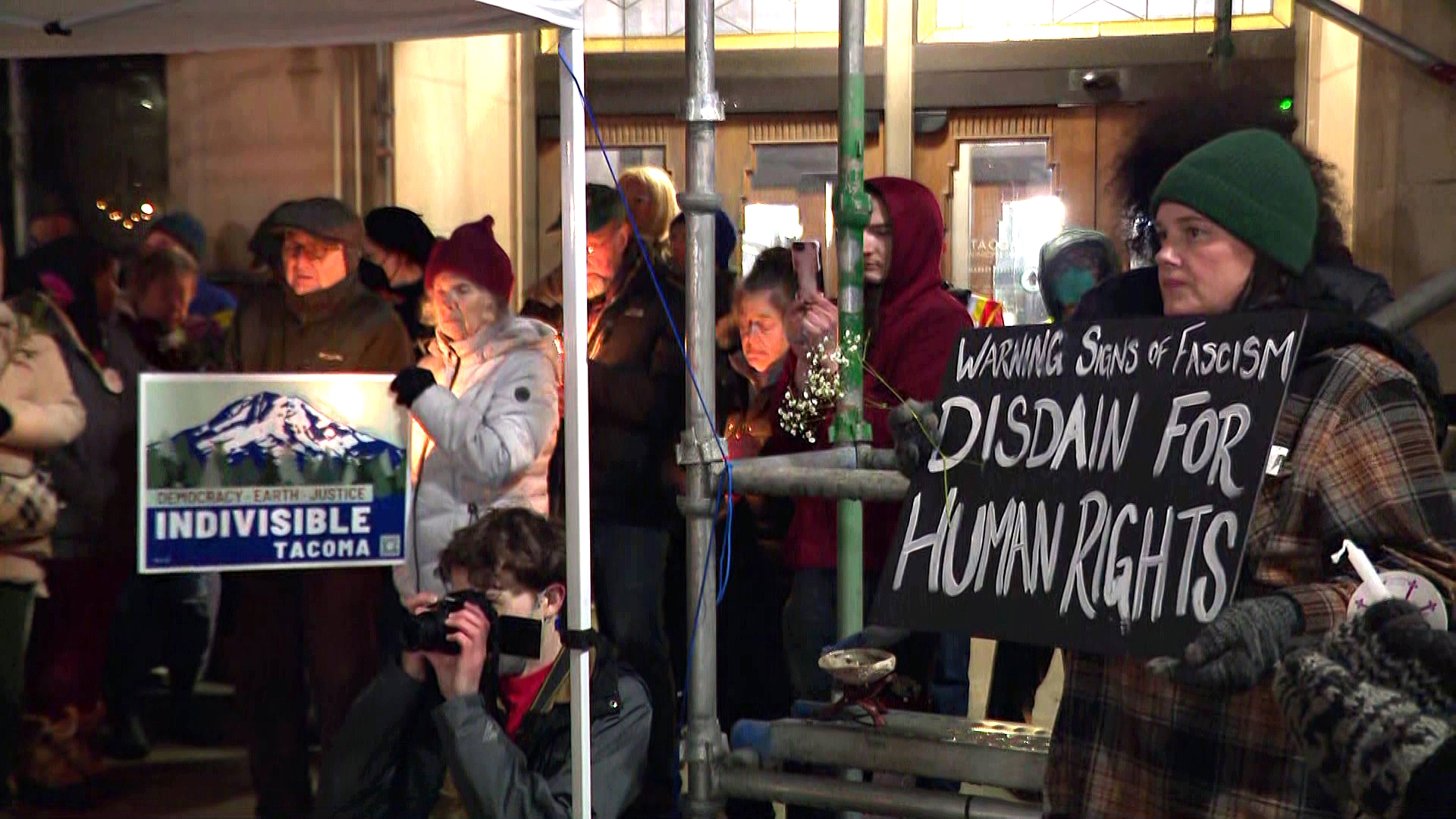 Protesters rally in Seattle after ICE shooting in Minneapolis | krem.com