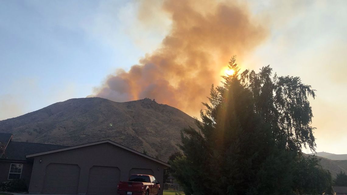 Evacuation orders lifted for those near wildfire in south Wenatchee ...