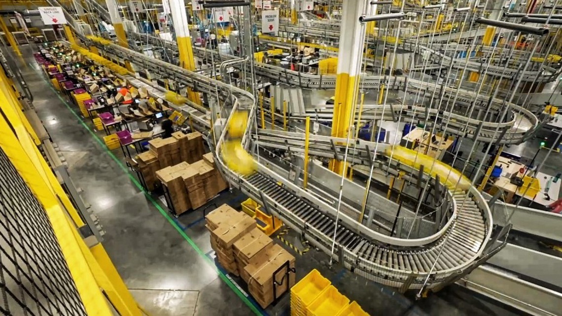 Inside Amazon S Largest Fulfillment Center In Washington State Krem