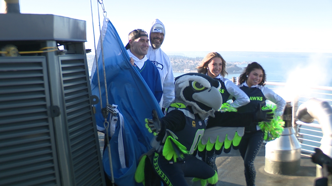 Walter Jones, Lofa Tatupu raises 12 Flag atop Space Needle ahead of ...