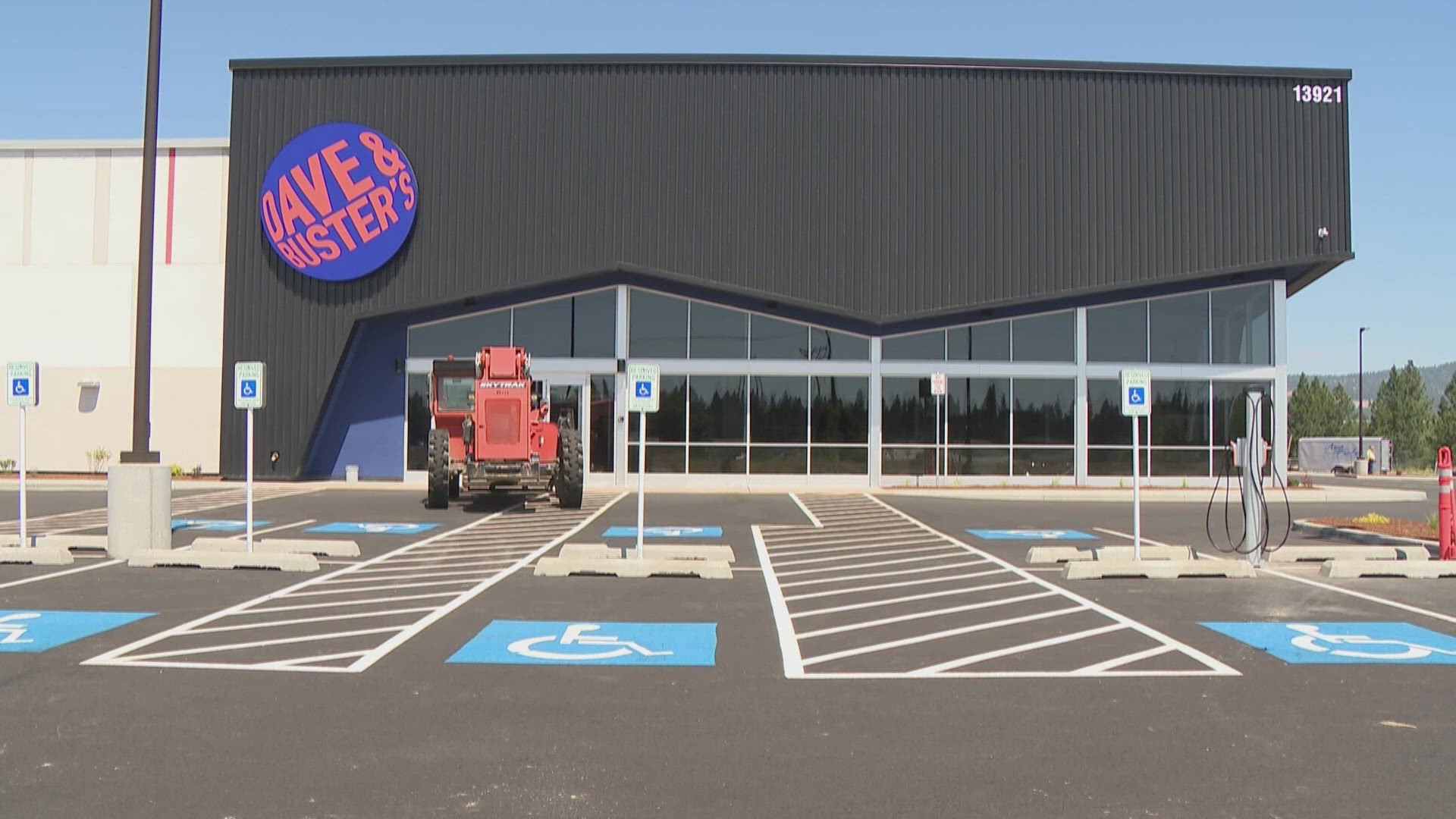 Dave & Buster's location in Spokane Valley opening date released | krem.com