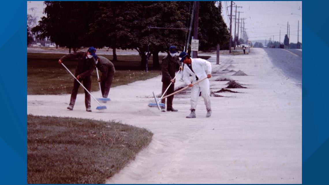Photos: People cope with ash fallout from Mount St. Helens eruption ...