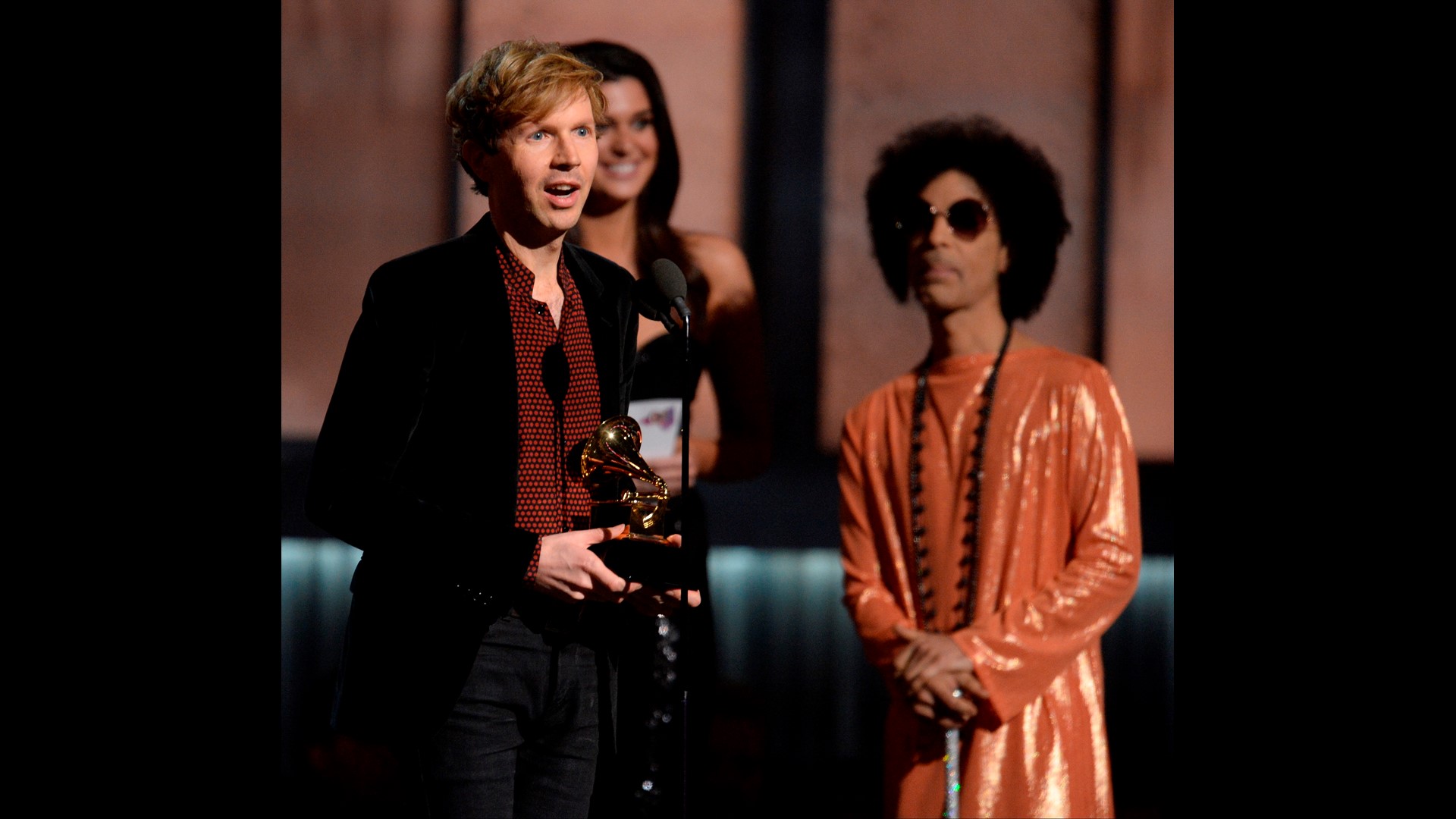 Beck pays tribute to Prince with 'Raspberry Beret' cover at Governors ...