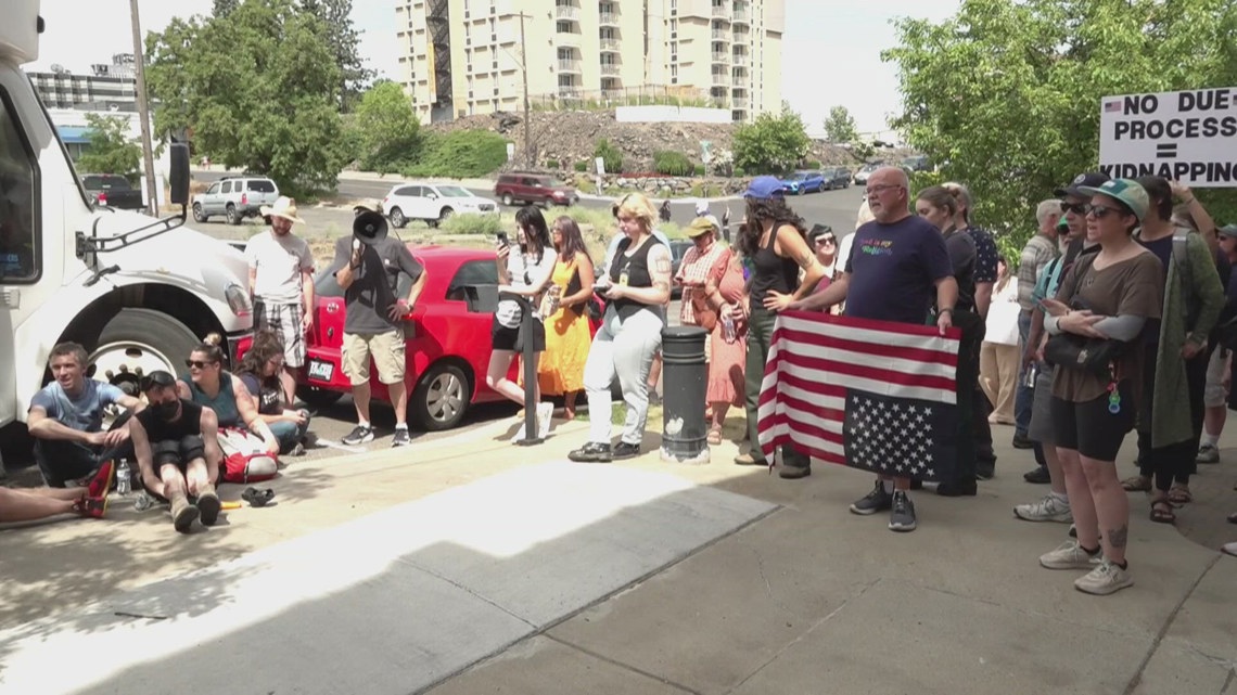 Community gathers at Spokane ICE office to protest detainment of man ...