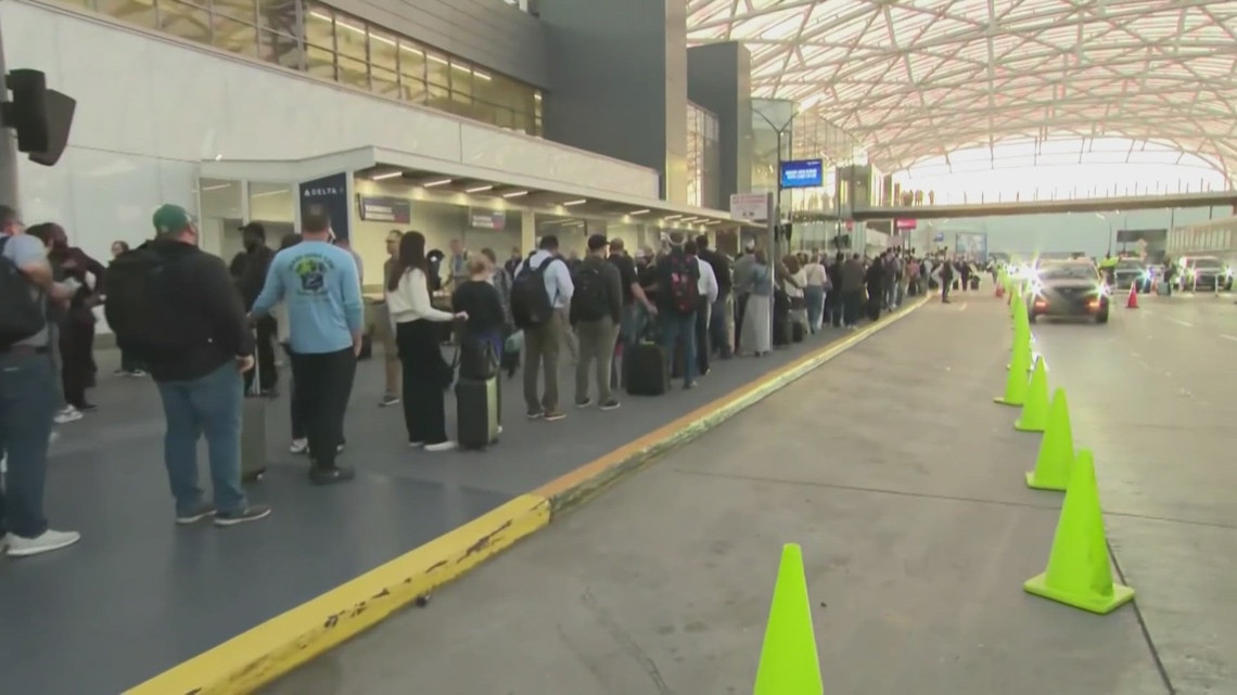 Senators consider deal to fund Homeland Security but not ICE ...
