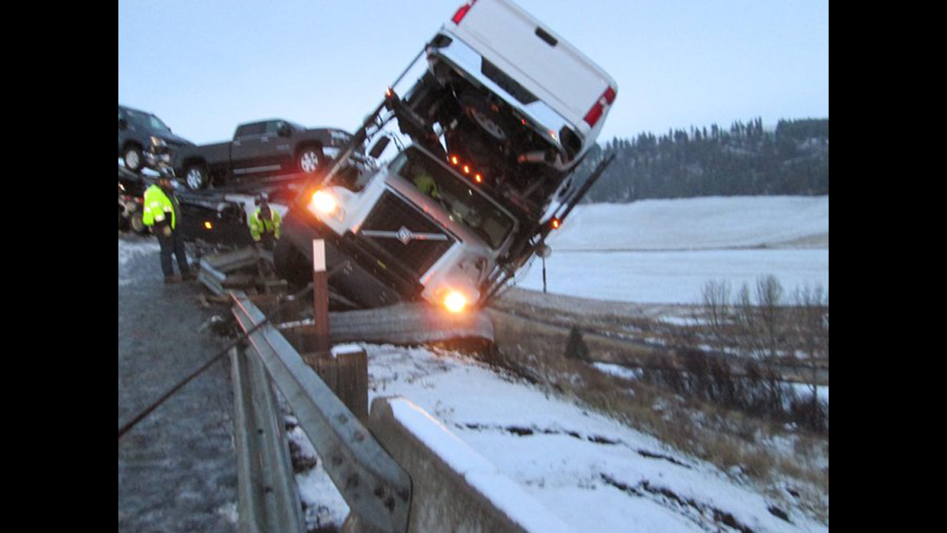 Photos: Semi crash on snowy Highway 195 near Colfax | krem.com
