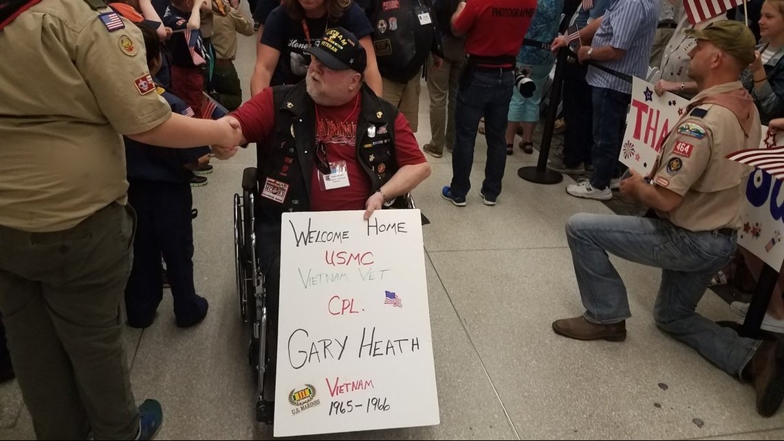 First Honor Flight of 2018 welcomed home back large crowd | krem.com