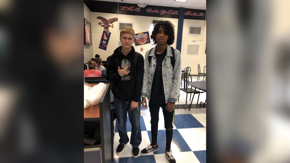 Georgia high school student gives barefoot classmate new shoes | krem.com