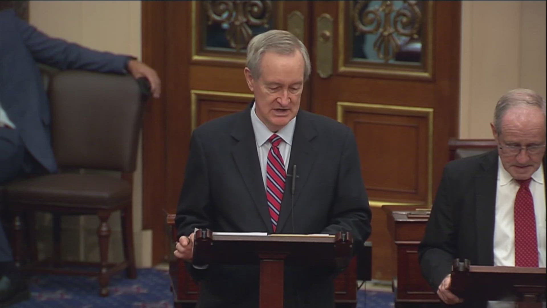 U.S. Senators lead moment of silence on Senate floor in remembrance of ...