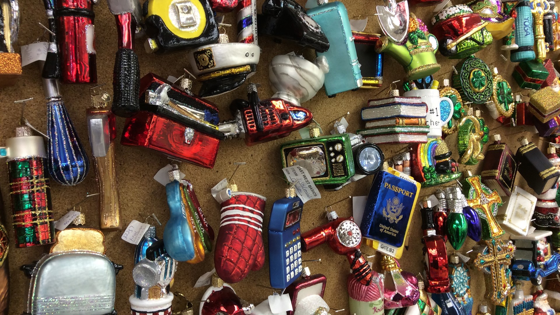 Holiday raffle showcases Spokane ornament maker for first time | krem.com