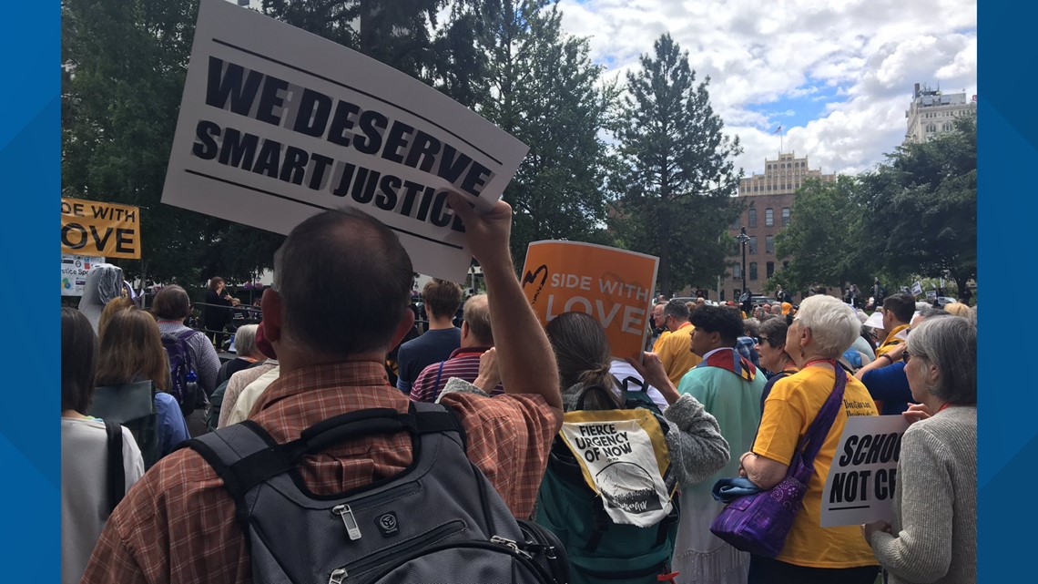 Hundreds of Unitarian Universalists protest new Spokane Co. Jail | krem.com