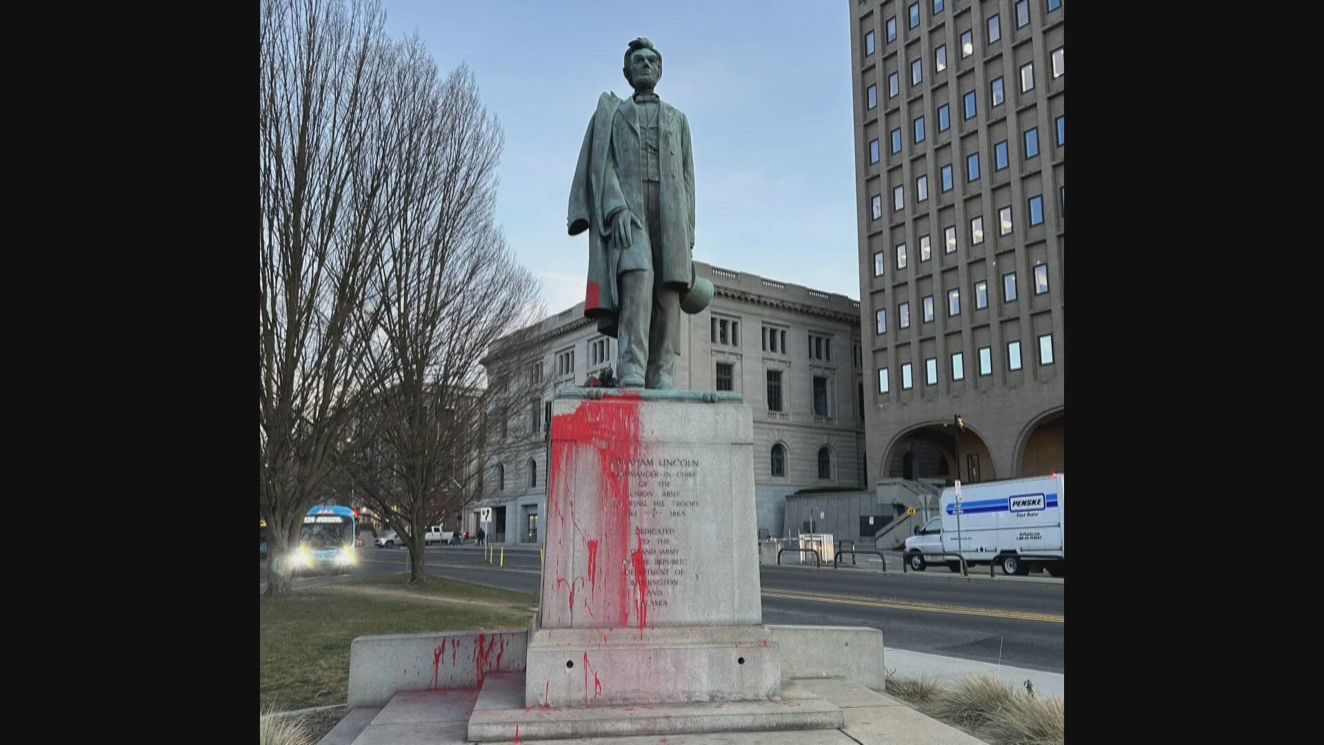 Statue of Abraham Lincoln in downtown Spokane vandalized | krem.com