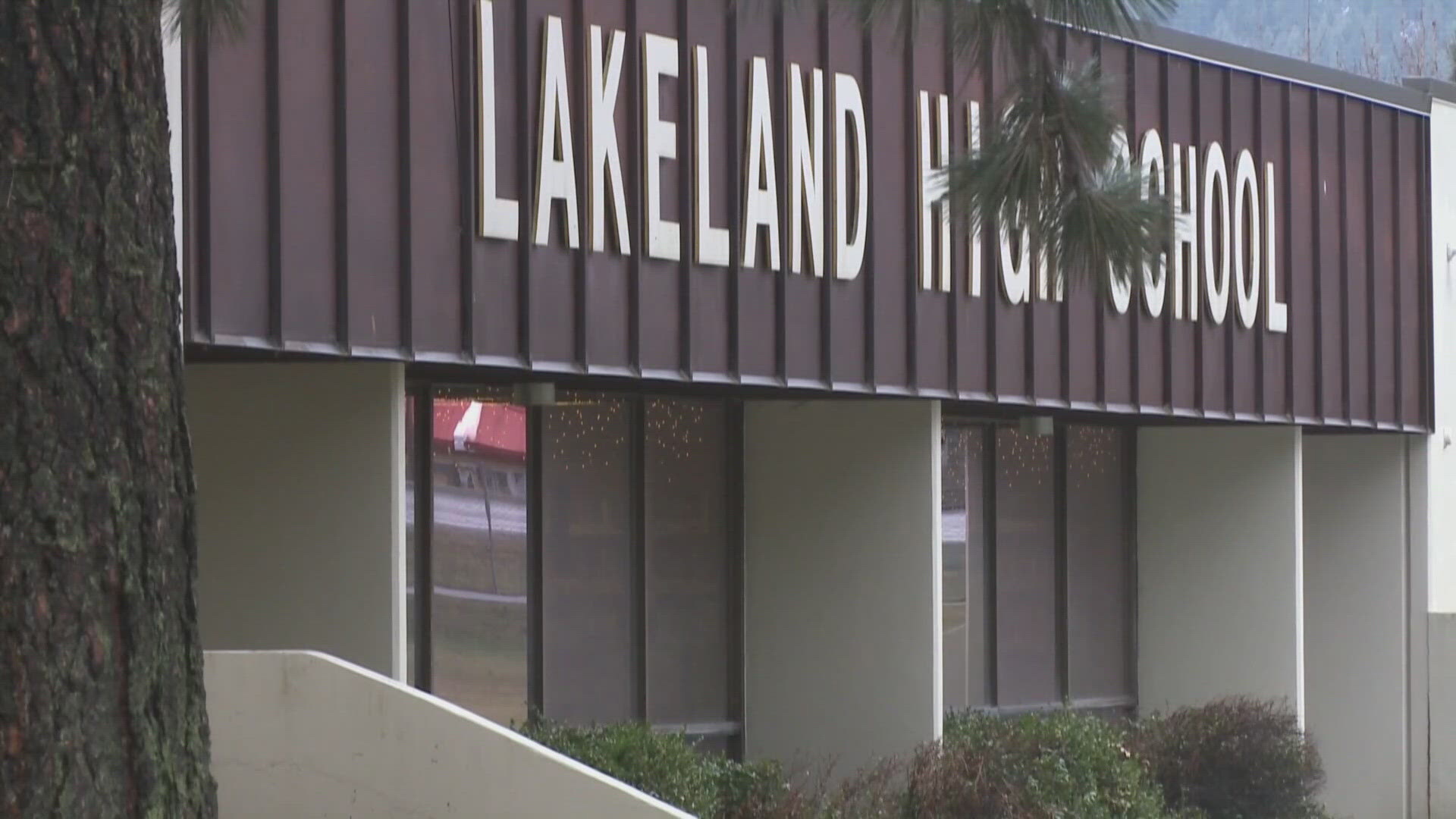 Lakeland School District places four-day school week on the back burner ...