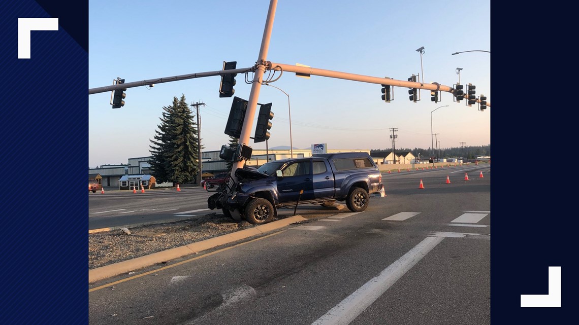 Damaged traffic signal at Hwy 95 and Kathleen could take months to fix ...