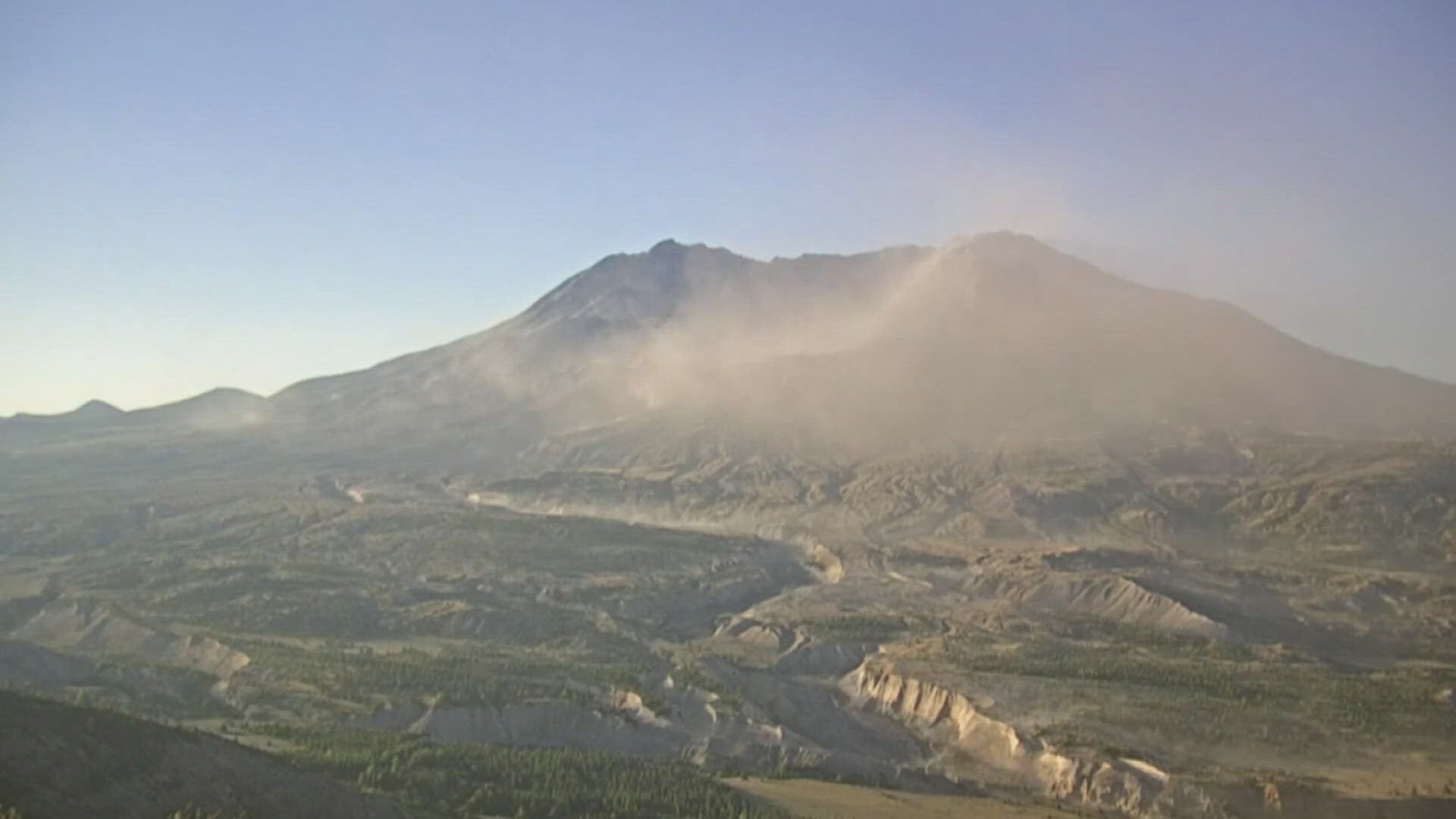 Watch: Ash blows from Mount St. Helens | krem.com