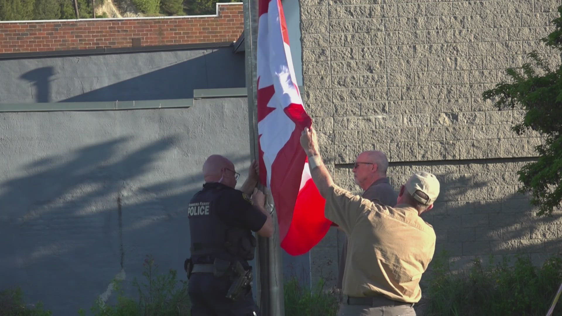 Bonners Ferry to fly Canadian flag despite Idaho law | krem.com