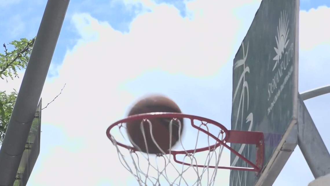 Volunteers band together to set up Hoopfest courts in time for the ...