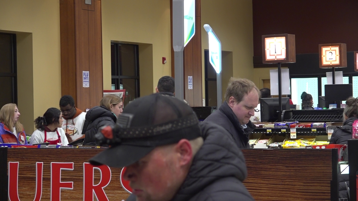 Rosauers sees strong customer rush on Thanksgiving eve | krem.com