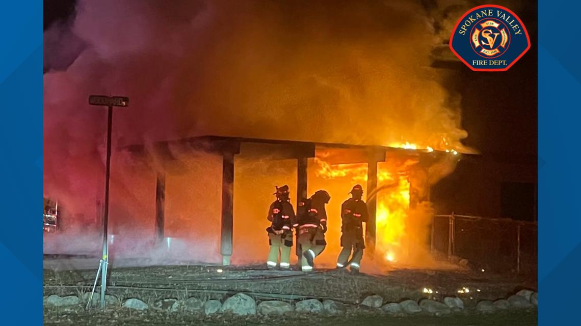 Spokane Valley firefighters battle duplex fire Wednesday night | krem.com