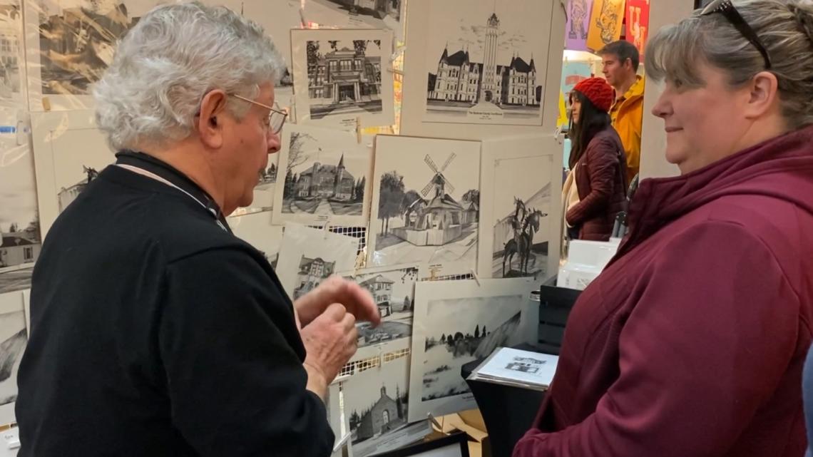 Shoppers Fill River Park Square For Annual Brrrzaar Art Market Krem