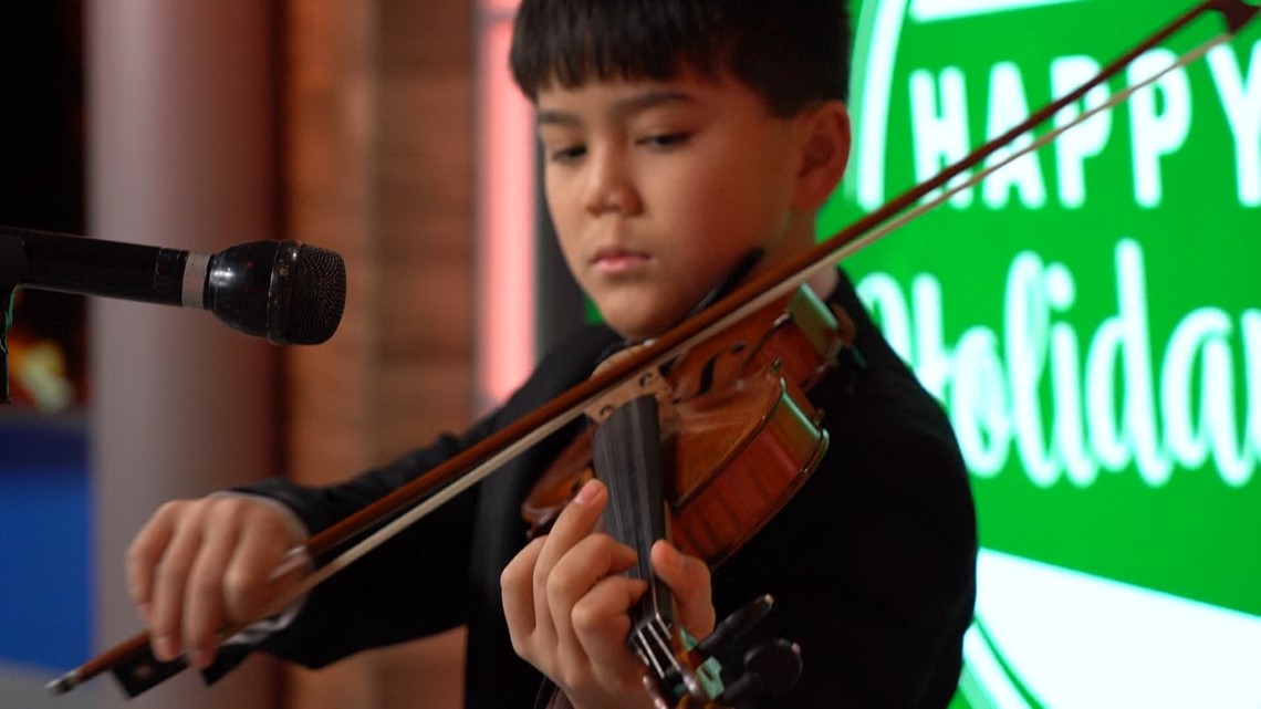 'Jingle Bells' with violinist Christopher Lee Anderson | KREM 2 Holiday ...