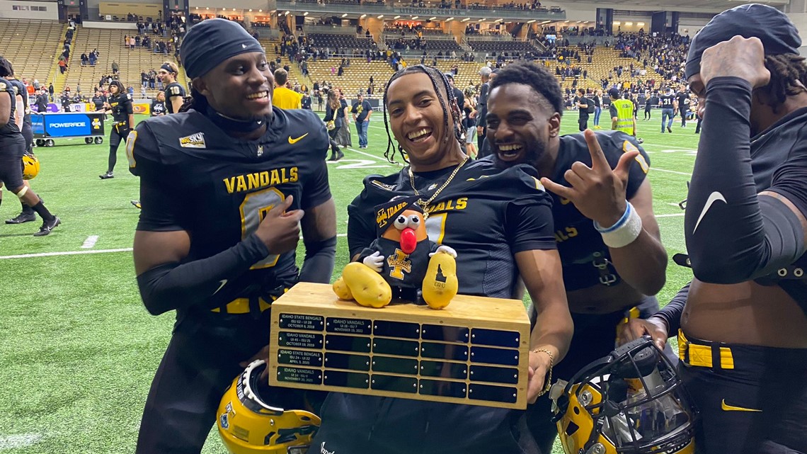 Jack Layne throws six TDs in first half to lead Idaho over Idaho State ...