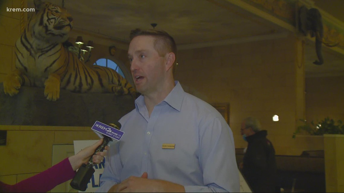 Sean Farnham serves "Farnham Flatbread" at Davenport | krem.com