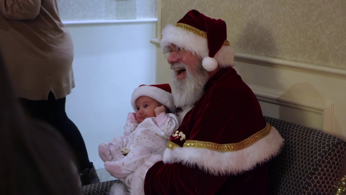 Ukrainian refugees living in Washington get visit from Santa | krem.com