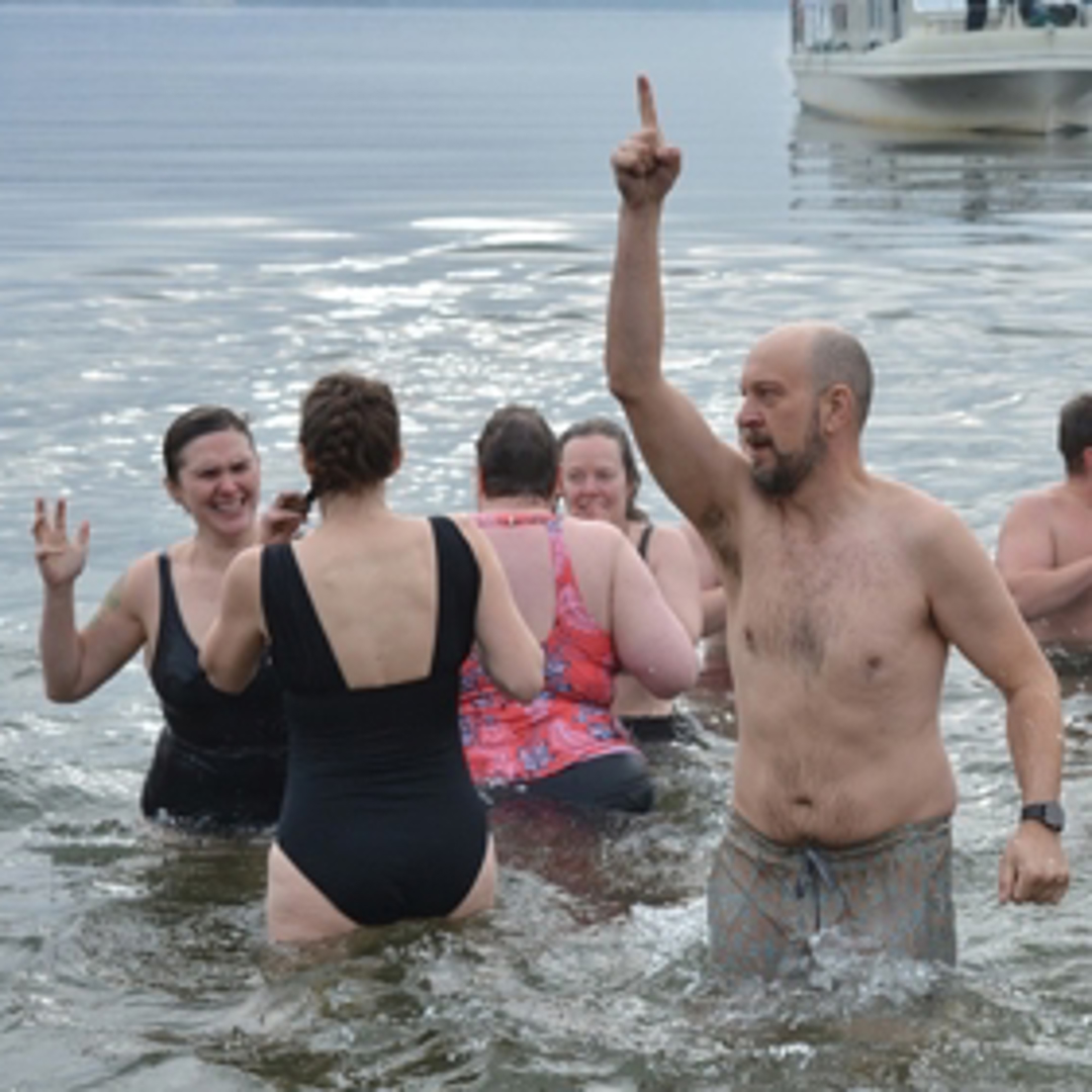 More than a thousand take the plunge into 2026 in Coeur d'Alene | krem.com