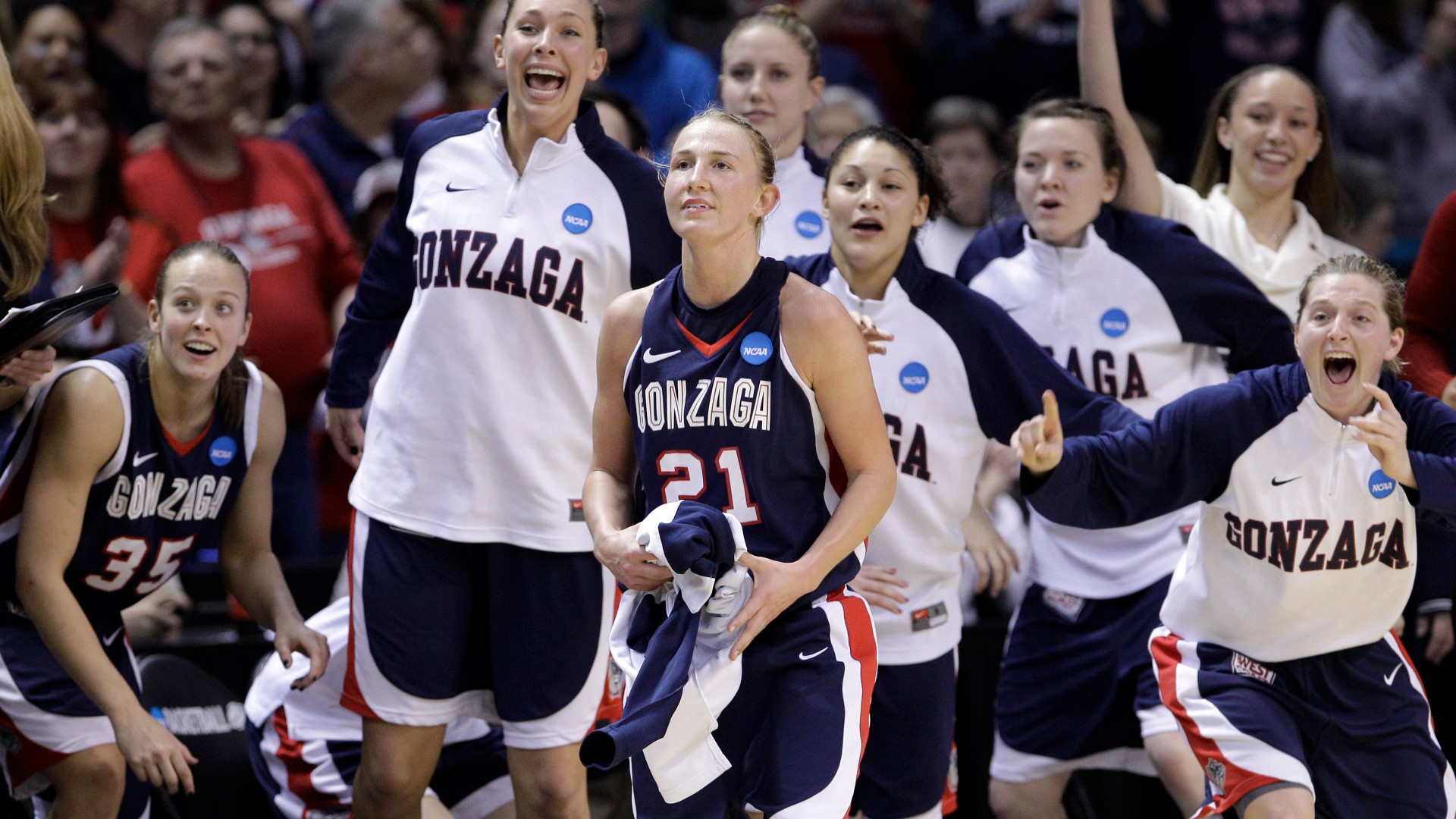 Gonzaga to honor alum, WNBA champion Courtney Vandersloot | krem.com