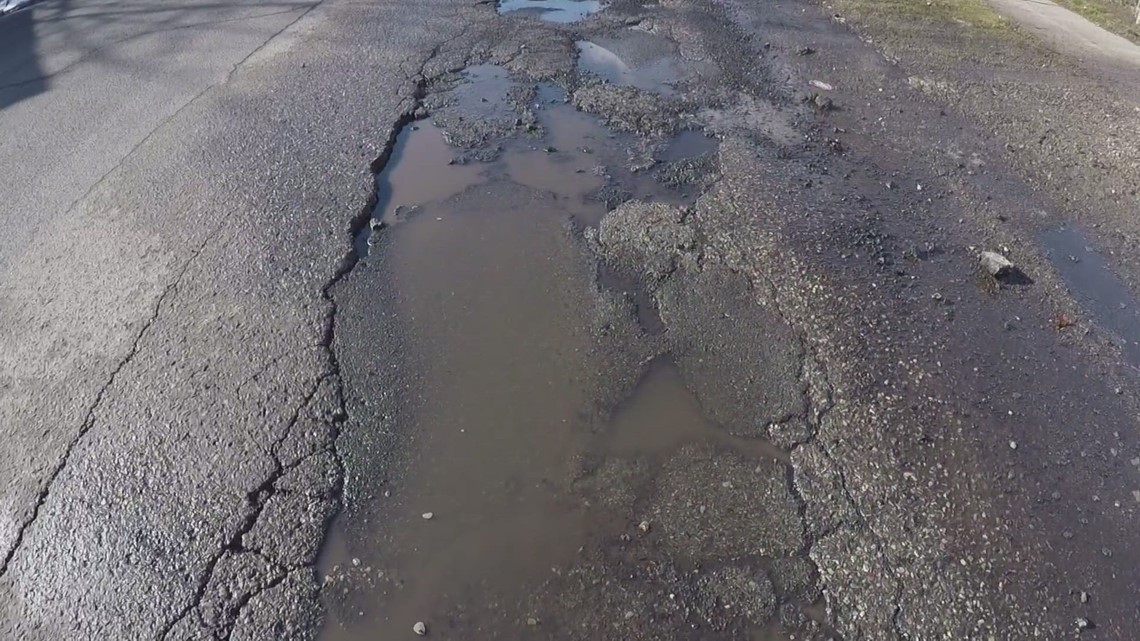 Spokane potholes become growing problem for drivers | krem.com