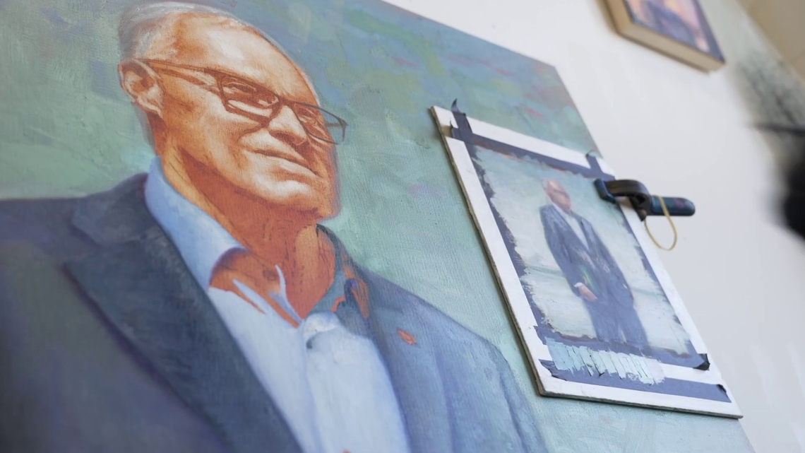 Spokane native unveils official portrait of Governor Inslee | krem.com