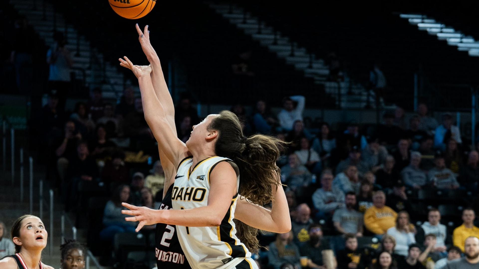 Kyra Gardner torches Cougs in return to Pullman as Idaho upsets WSU 87-85 in opener | krem.com