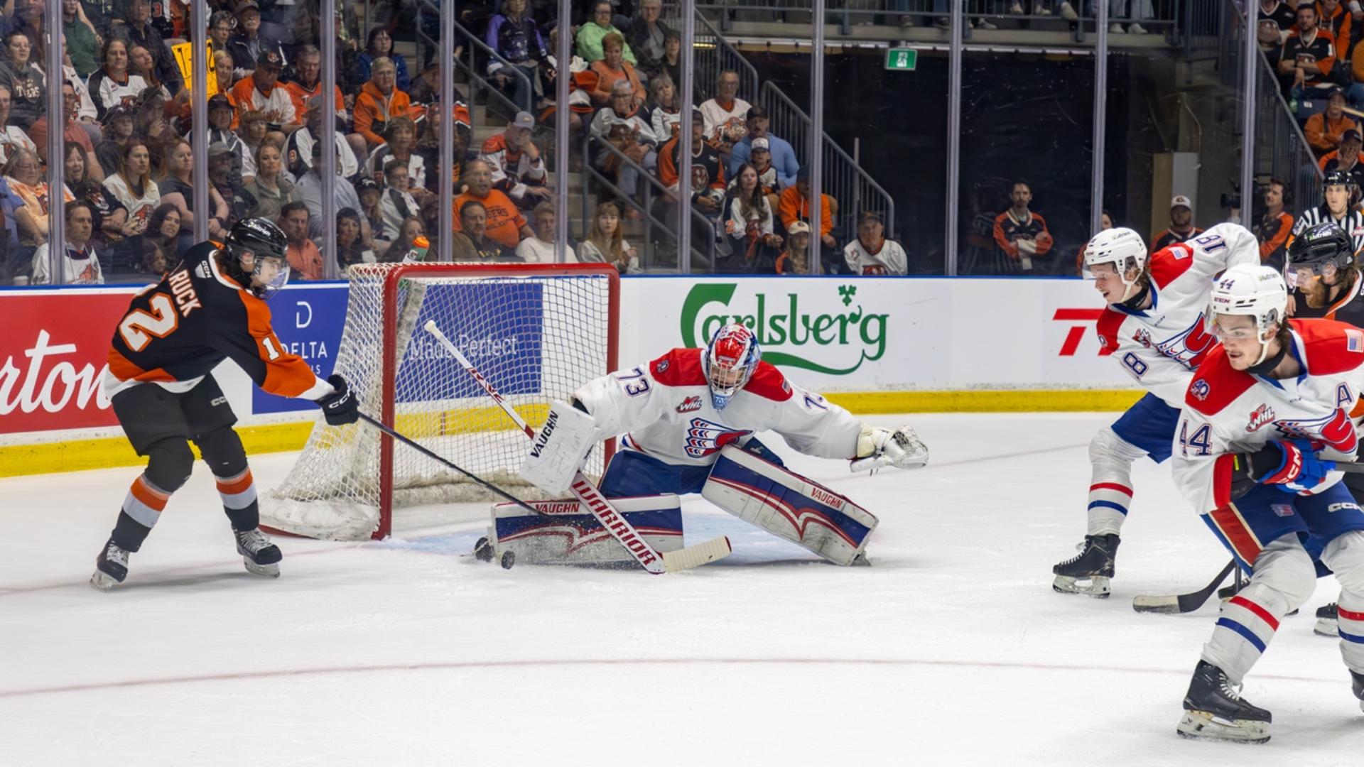Chiefs open WHL Finals with 1-1 split against Medicine Hat | krem.com