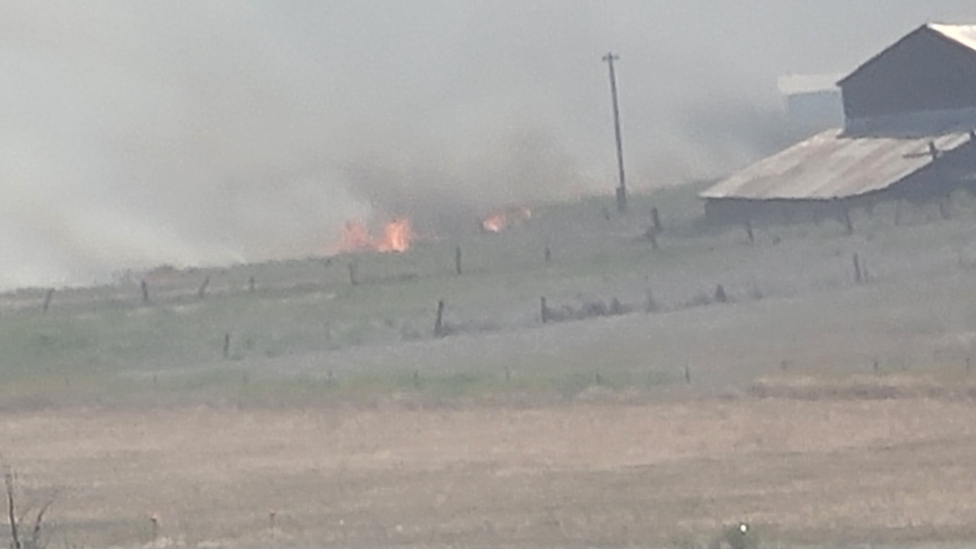 Fast moving wildfire causing traffic delays on I-90 by Ritzville | krem.com