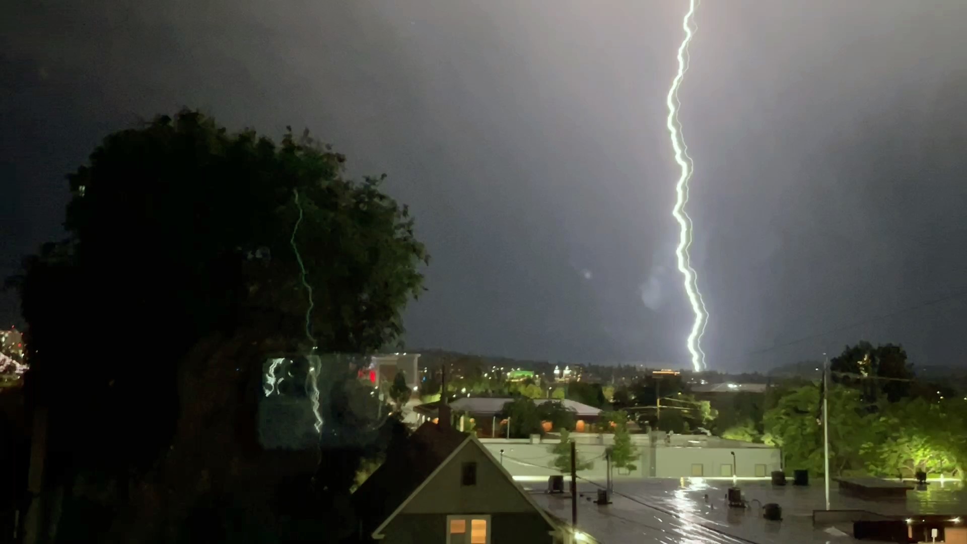 Spokane lightning and thunder | RAW video | krem.com