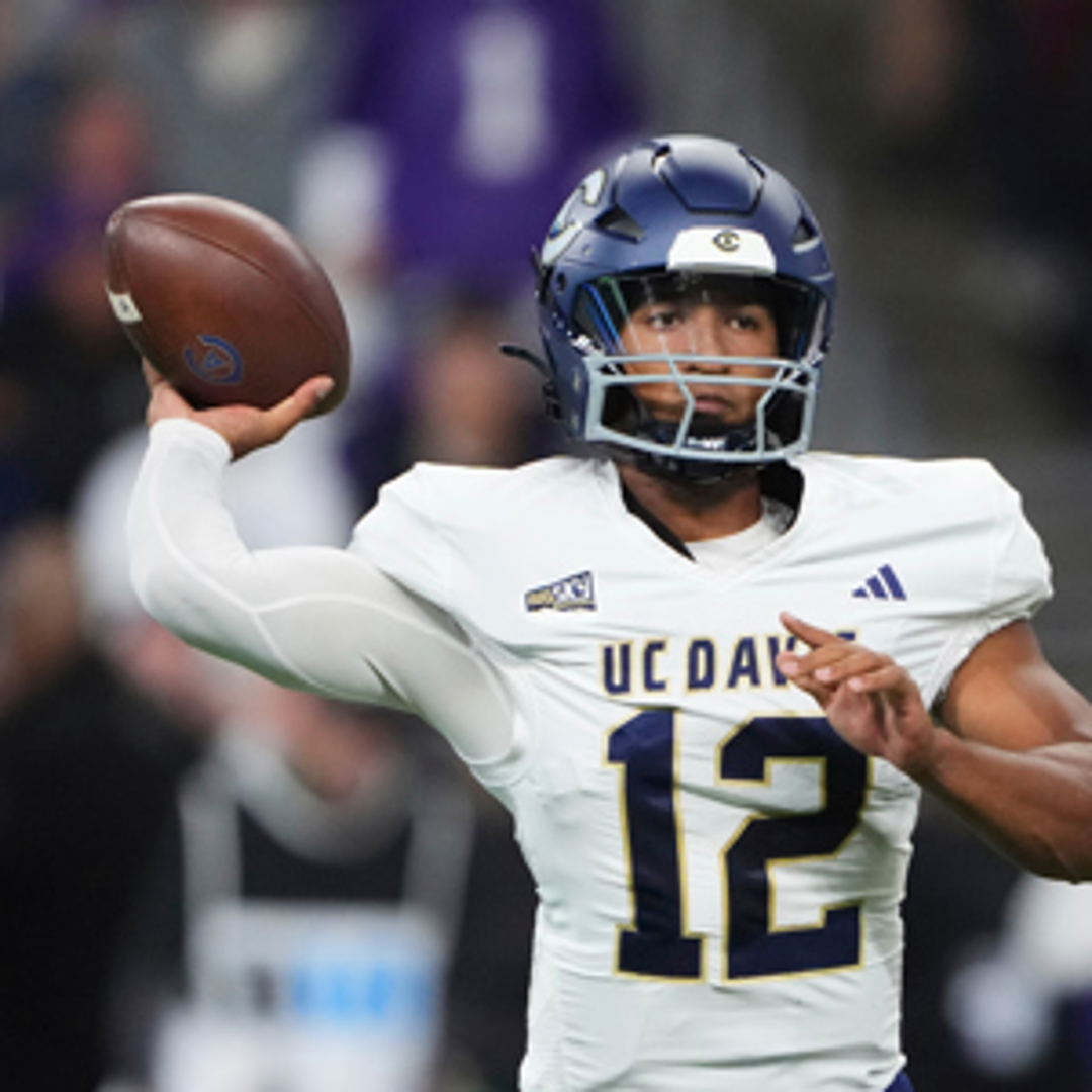 UC Davis star quarterback Caden Pinnick transfers to Washington State ...