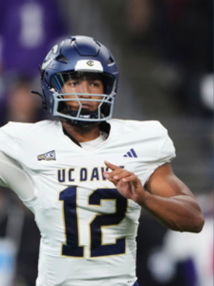 UC Davis star quarterback Caden Pinnick transfers to Washington State ...