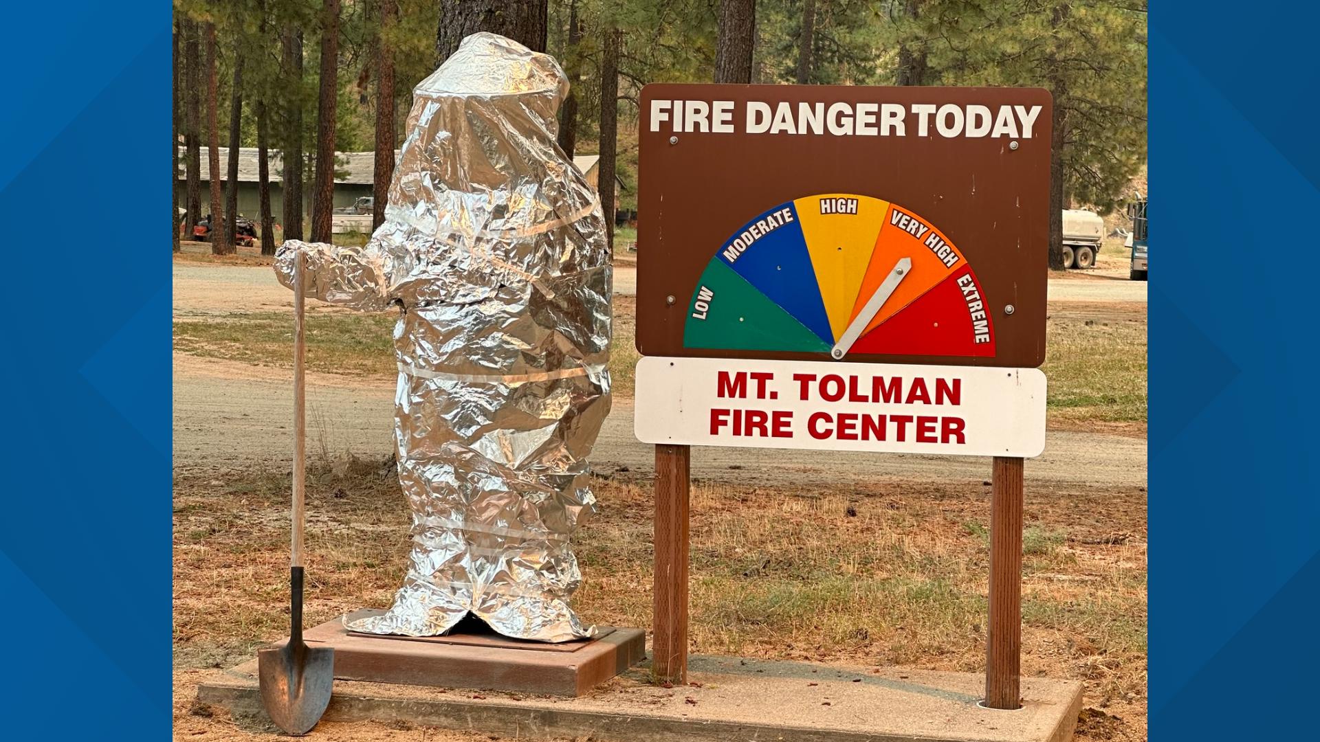 Smokey Bear statue protected from Swawilla Fire | krem.com