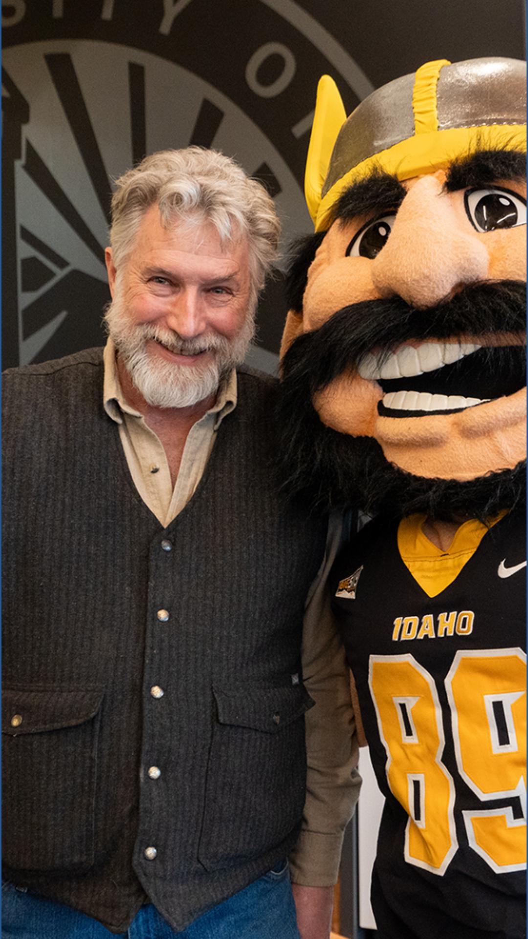 University of Idaho to unveil Joe Vandal statue | krem.com