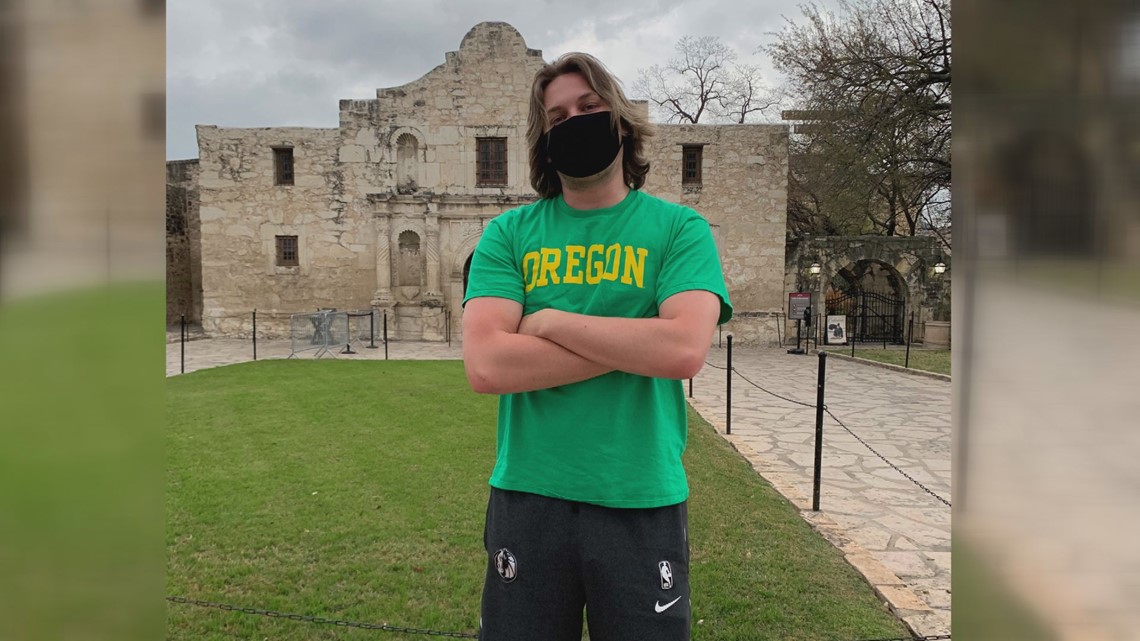 Max Graves attends both the NCAA men's and women's tournaments | krem.com