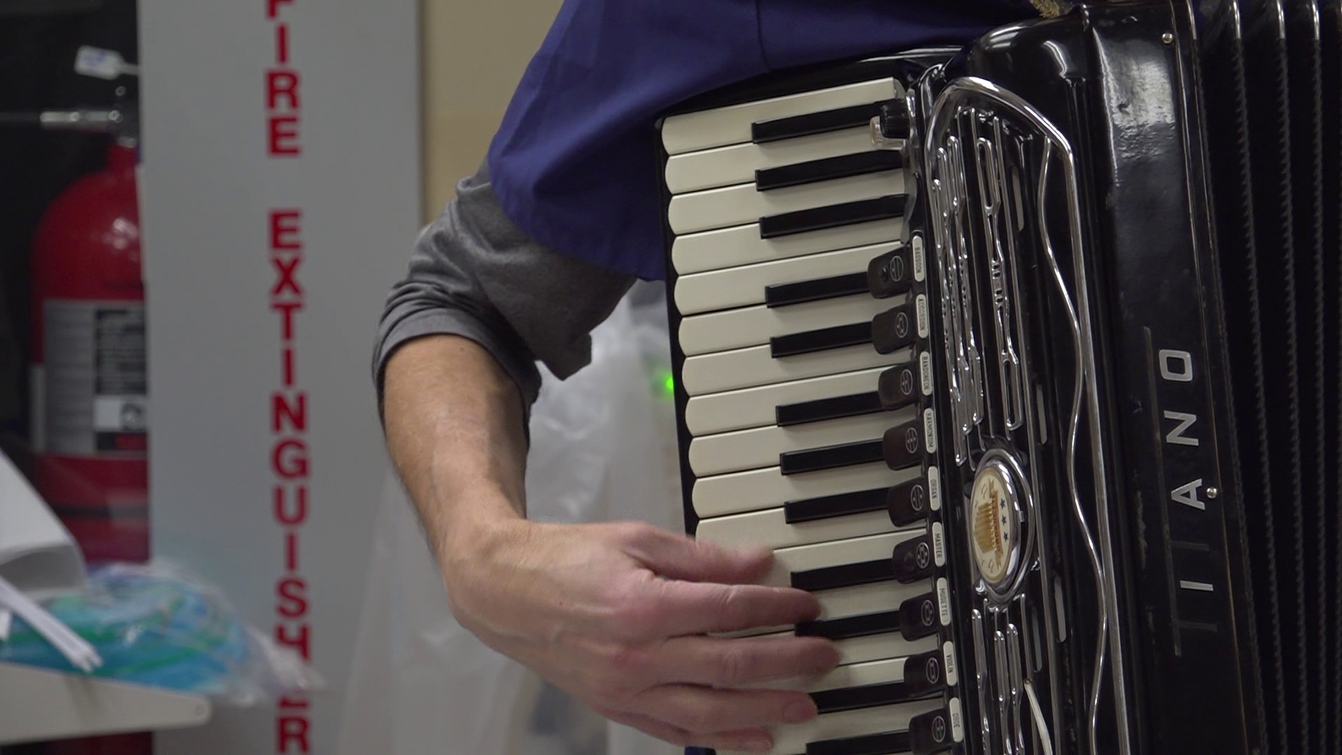 Spokane ER nurse brings holiday cheer with accordion performances ...